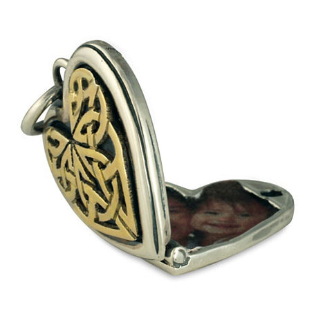 The Prayer of Protection: The Caim – Celtic Jewelry